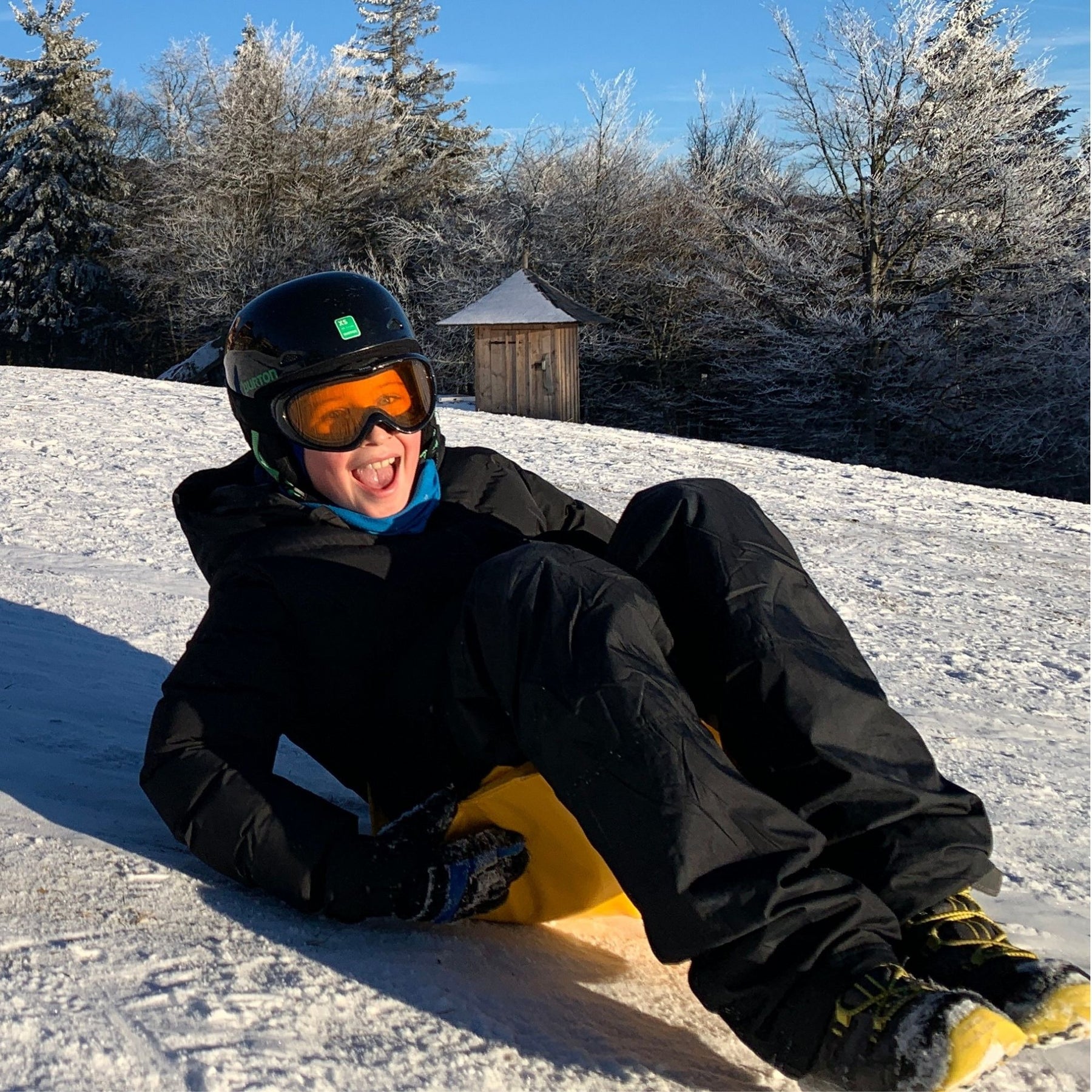 Assled - Wearable Foam Snow Sleds for Adults and Kids - by Snowfeet*